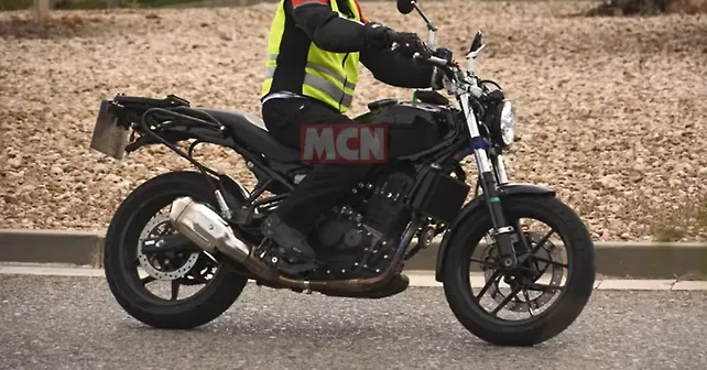 Royal Enfield Himalayan 450 based Hunter 450 spied testing in Europe ...