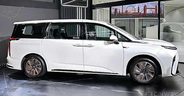 M9 EV Front View Image, M9 EV Photos in India - CarWale