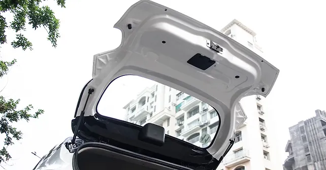 Renault Kwid Bootspace - CarWale
