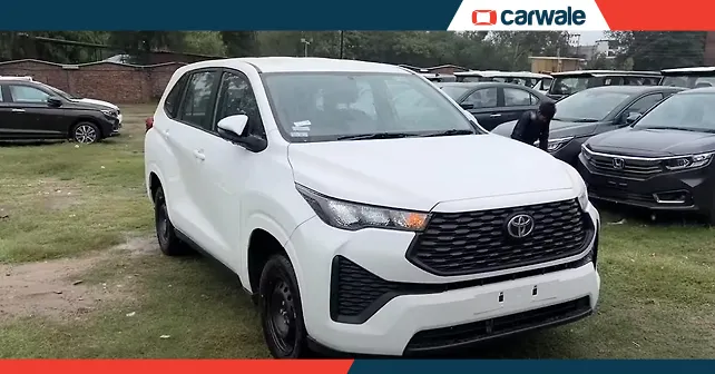 Toyota Innova Hycross base variant reaches dealerships - CarWale