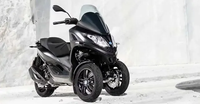 Piaggio’s three-wheeled scooter gets a new colour - BikeWale