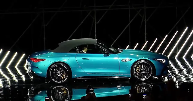 Mercedes-AMG SL55 Roadster launched - Top 5 highlights - CarWale