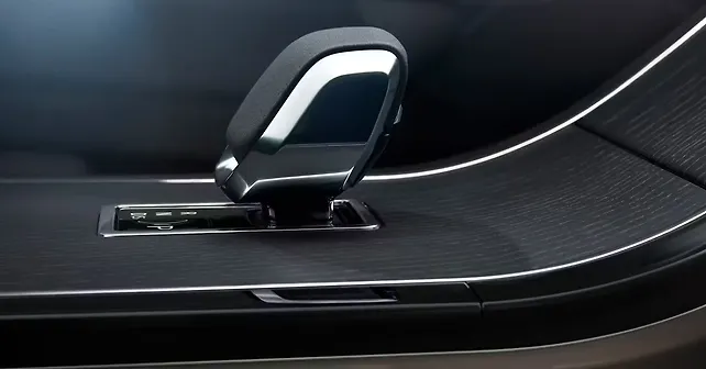 Land Rover Range Rover Velar Gear - CarWale