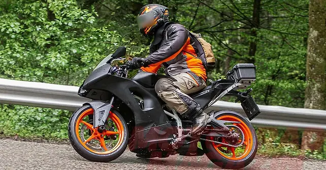 Next-generation KTM RC 390 test mule spied - BikeWale