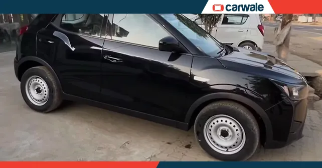 Mahindra XUV300 W2 variant reaches dealerships - CarWale