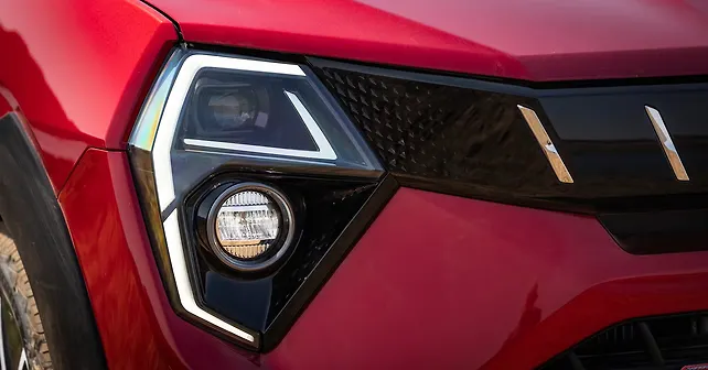 Mahindra XUV 3XO Head Light And Tail Lights - CarWale