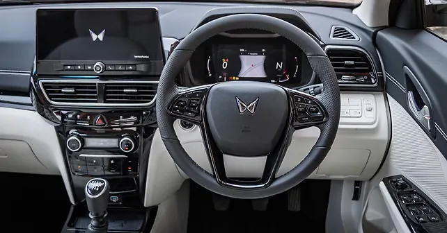 Mahindra XUV 3XO Steering Wheel - CarWale