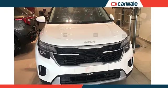 Kia Seltos facelift base variant reaches dealerships - CarWale