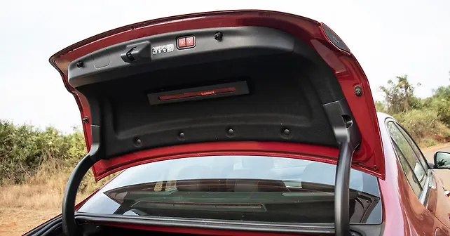 Mercedes-Benz AMG C 43 Bootspace - CarWale