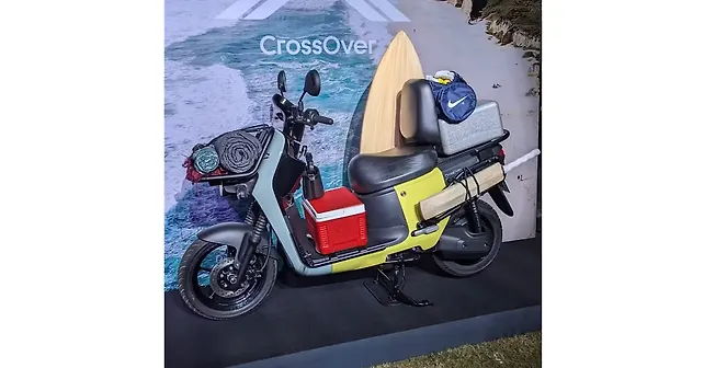 Gogoro CrossOver GX250 electric scooter unveiled in India - BikeWale