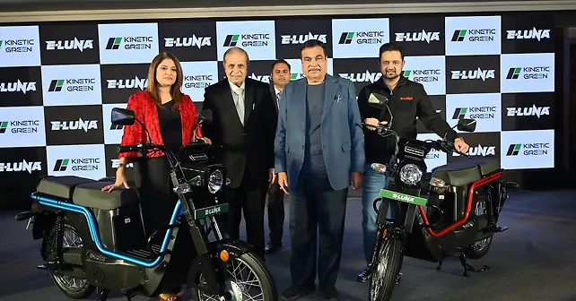 Kinetic Luna launched at Rs 69,990; gets 110kms riding range - BikeWale