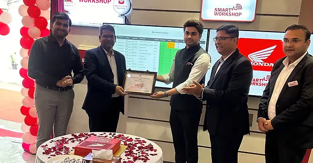 Honda introduces real-time service tracking app - BikeWale