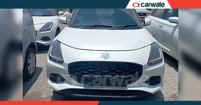 New Maruti Swift VXi variant reaches dealership - CarWale