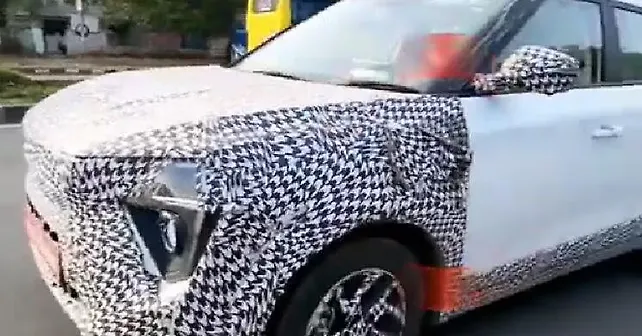 XUV 3XO EV Right Front Three Quarter Image, XUV 3XO EV Photos in India ...