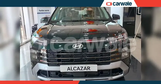 Hyundai Alcazar facelift starts reaching showrooms across India - CarWale
