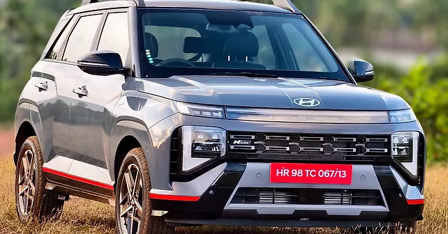 Venue Left Rear Three Quarter Image, Venue Photos in India - CarWale