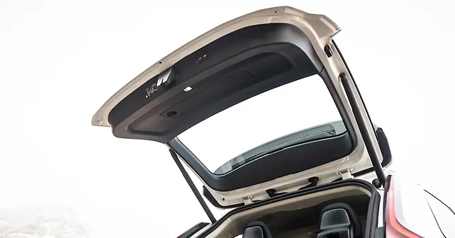 Volvo XC90 Bootspace - CarWale