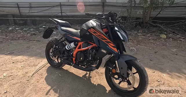2025 KTM 390 Duke with Cruise Control Spotted at Dealership - BikeWale