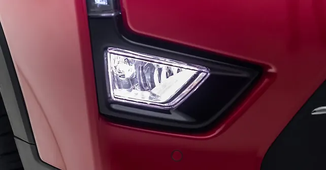 Mahindra XUV300 [2019-2024] Head Light And Tail Lights - CarWale