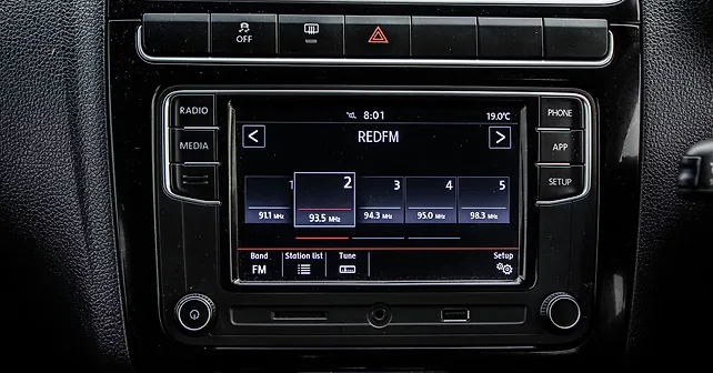 Volkswagen Polo Infotainment - CarWale