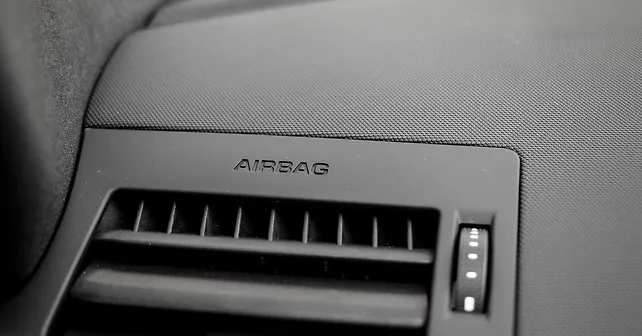 Land Rover Defender [2020-2021] Airbags - CarWale