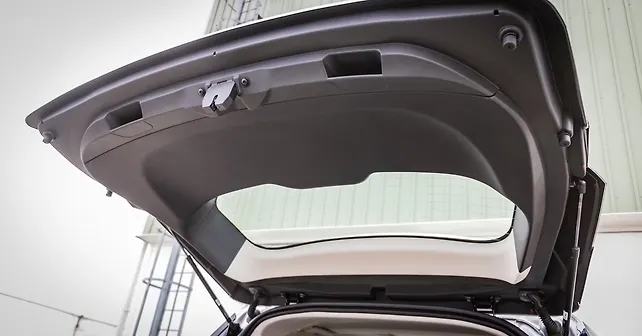 Mahindra XUV700 Bootspace - CarWale