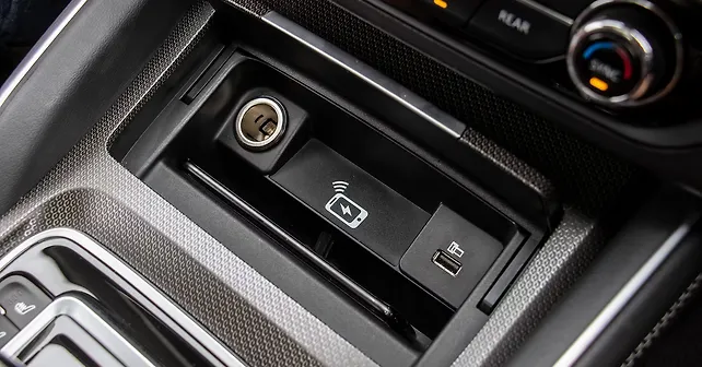 MG Gloster [2020-2022] Charging Ports - CarWale