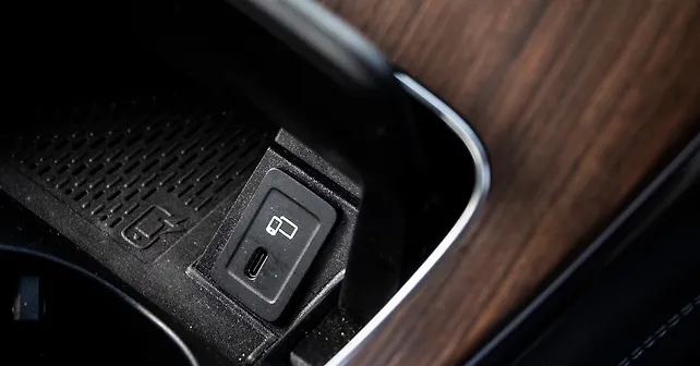 Mercedes-Benz GLC [2019-2023] Charging Ports - CarWale