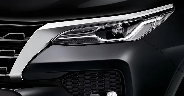 Toyota Fortuner Head Light And Tail Lights - CarWale