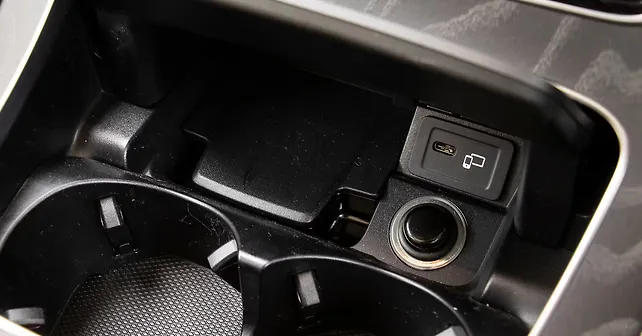 Mercedes-Benz E-Class [2021-2024] Charging Ports - CarWale