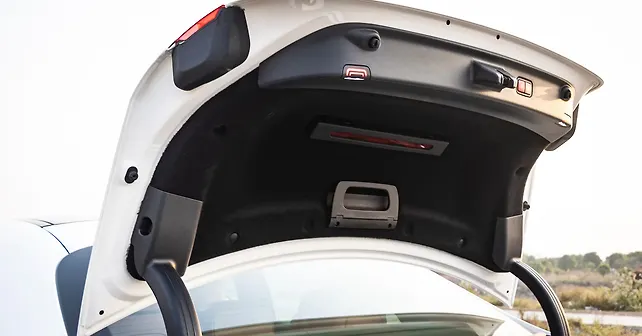 Mercedes-Benz S-Class Bootspace - CarWale