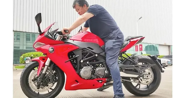 Benelli 600RR fully-faired motorcycle spotted in two variants - BikeWale