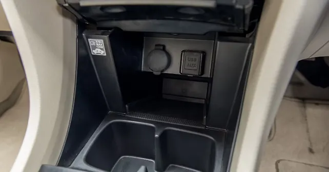 Maruti Ciaz Charging Ports - CarWale