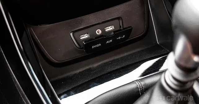 MG Hector Plus [2020-2023] Charging Ports - CarWale