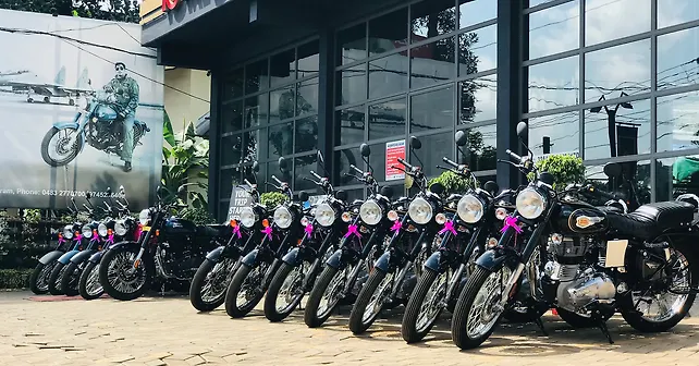 Royal Enfield delivers 1,000 bikes in Kerala on Onam - BikeWale