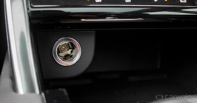 Land Rover Discovery Sport [2020-2022] Charging Ports - CarWale