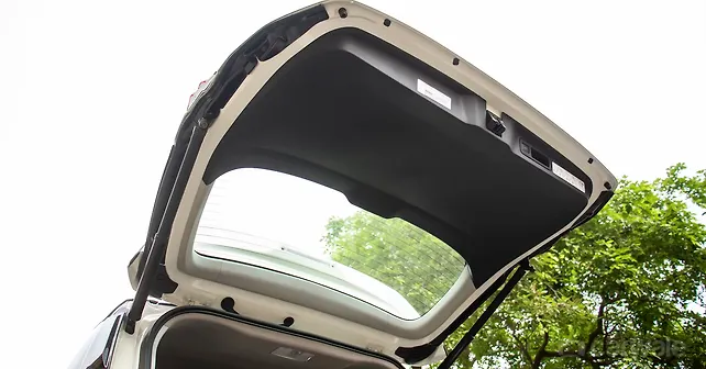 Toyota Fortuner Legender Bootspace - CarWale