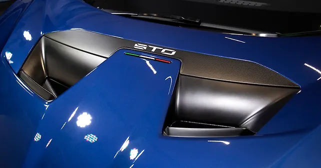 Lamborghini Huracan STO Bootspace - CarWale