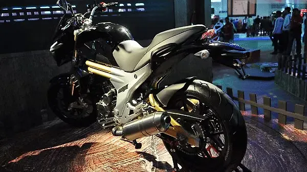 Images of Mahindra Mojo XT300 | Photos of Mojo XT300 - BikeWale