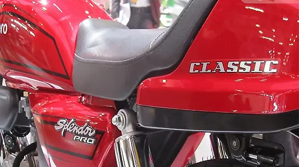 Hero Splendor Pro Classic Rear Three-Quarter Image - BikeWale