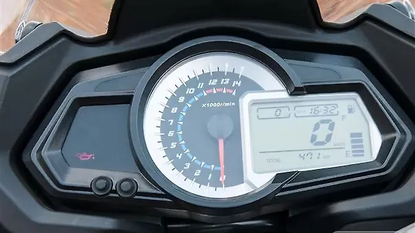 Images of Benelli TNT 600GT | Photos of TNT 600GT - BikeWale