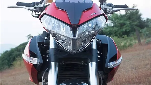 Images of Benelli TNT R | Photos of TNT R - BikeWale