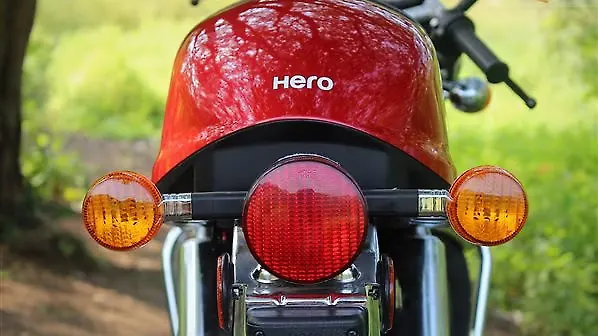 Hero Splendor Pro Classic Road Test Review - BikeWale