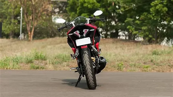 Bajaj Pulsar RS200 First Ride Review - BikeWale