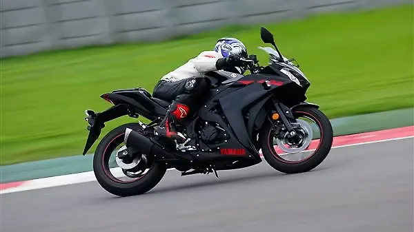 Yamaha YZF-R3 First Ride Review - BikeWale