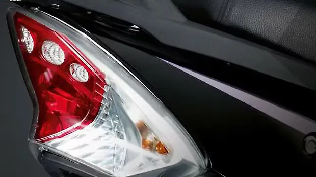 TVS Scooty Streak Tail Lamp Image - BikeWale