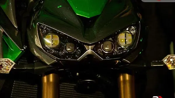 Images of Kawasaki Z1000 | Photos of Z1000 - BikeWale