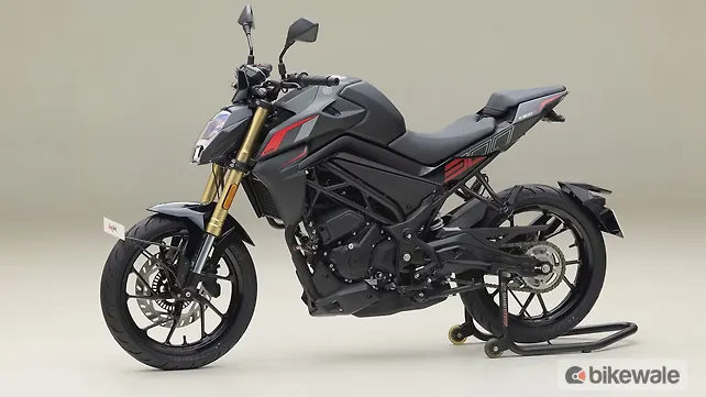 Keeway K300 N Right Rear Three Quarter Image - BikeWale