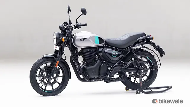 Royal Enfield Hunter 350 Right Front Three Quarter Image - BikeWale