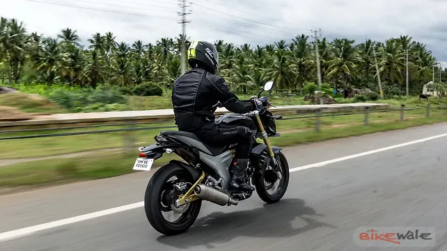Mahindra Mojo XT300 Action Image - BikeWale